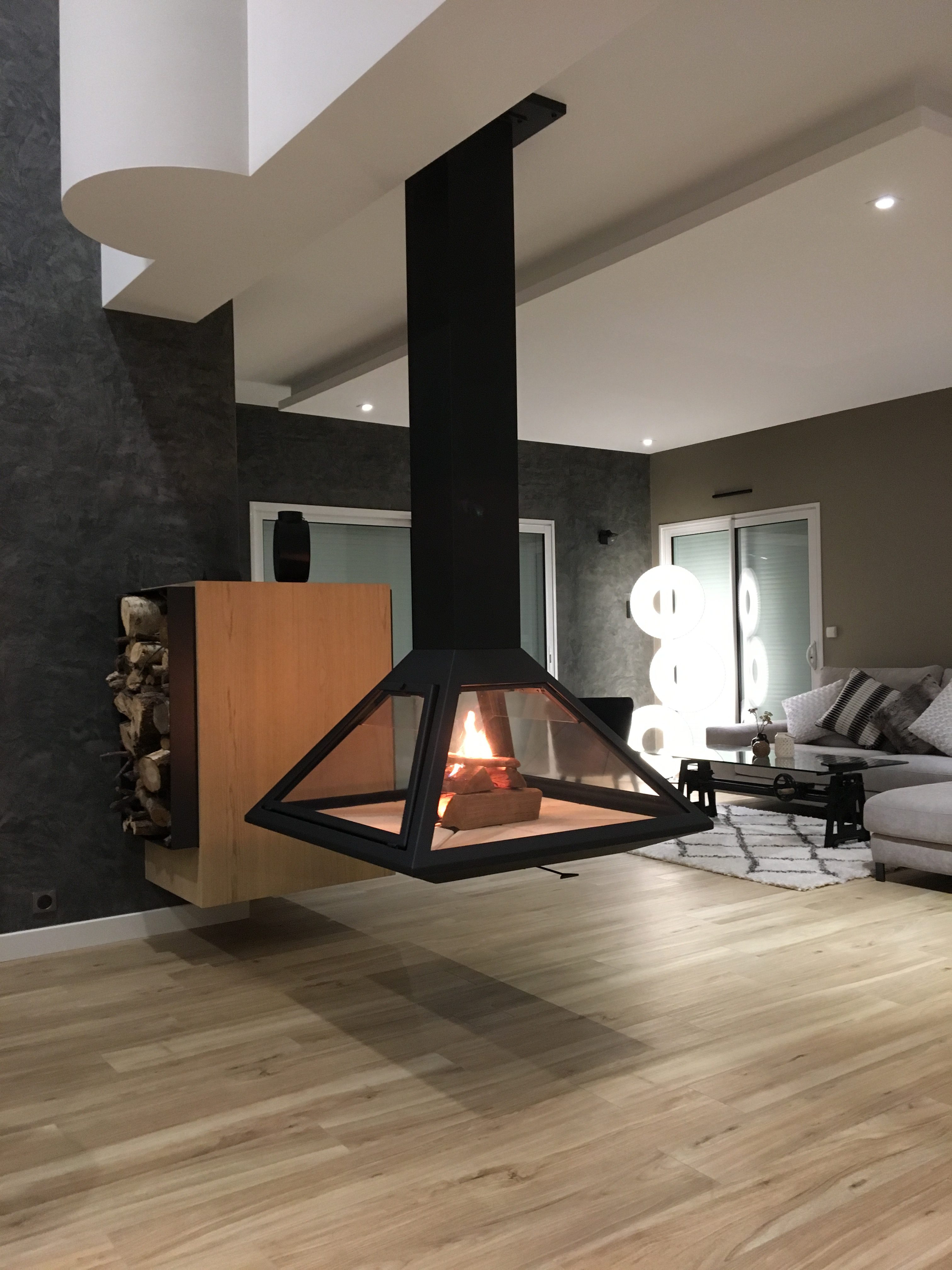 Cheminée moderne & poêle suspendu | Poêle à bois, granulés, gaz | Noyer ...